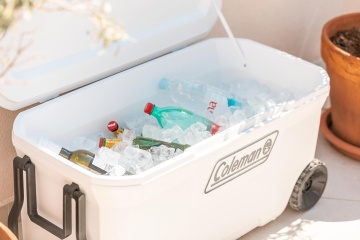 Coleman Xtreme Marine 100 QT Wheeled Cooler Cool Box