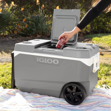 Igloo MaxCold Latitude 90 QT Cool Box with Wheels 90 QT Cool Box with ...
